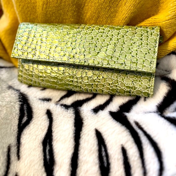 Bags | Vintage Wallet In A Faux Snake Design In A Peridot Color | Poshmark